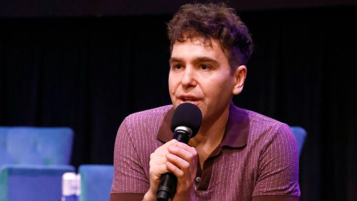 Watch: What Is Comedian Jon Lovett Doing in 'Survivor' Season 47 ...